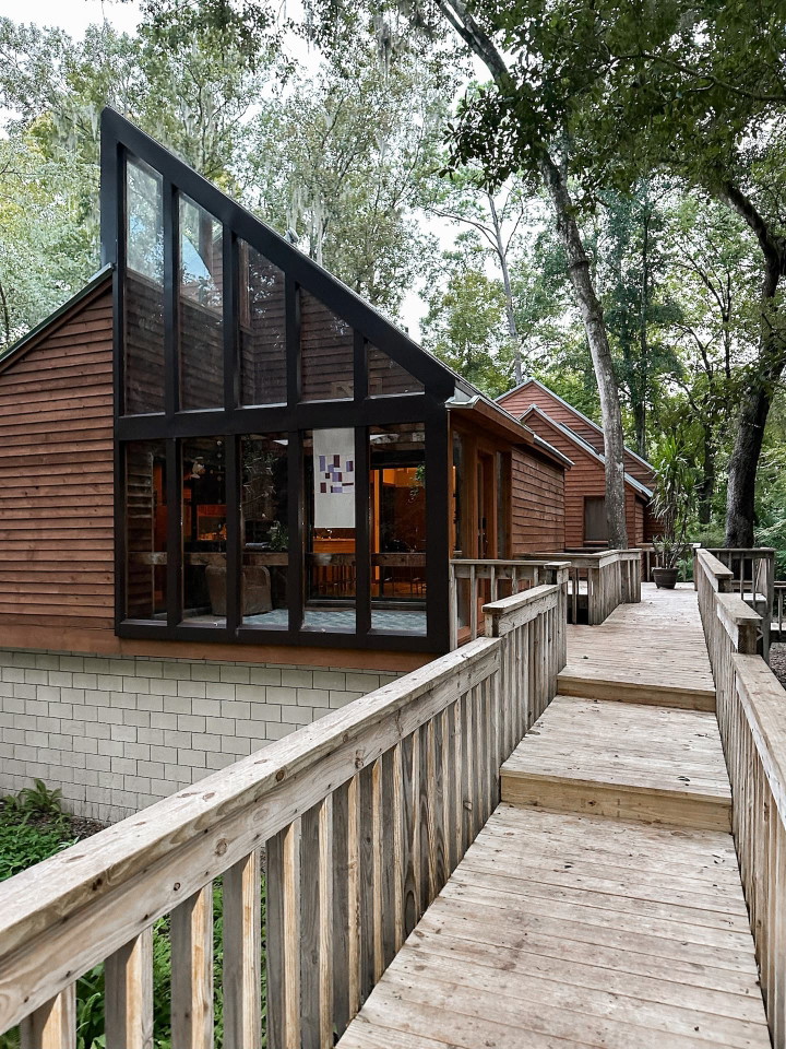 Architectural, Creekside Retreat In Gainesville - Gainesville, FL