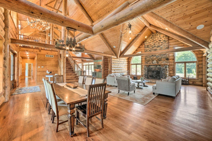 40 Acre Ranch - Game Room, Theater, Fishing Pond - Morris, IL