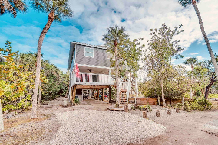 Near Beach, Includes Golf Cart , Bikes , Kayaks And Pool , 5 Stars. Ncic Member - Sanibel Island, FL