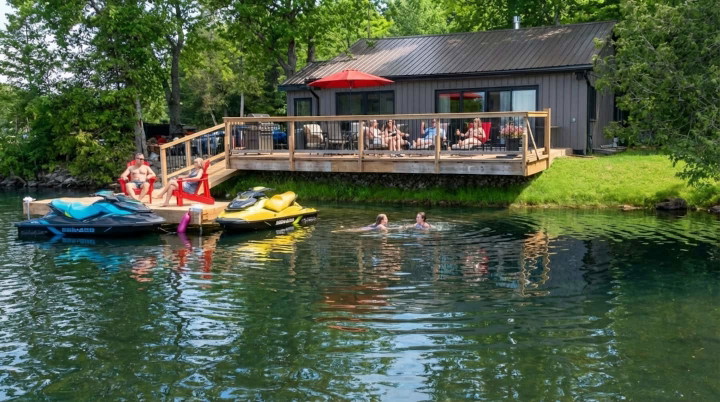 Driftwood Point Waterfront Cottage - Kawartha Lakes