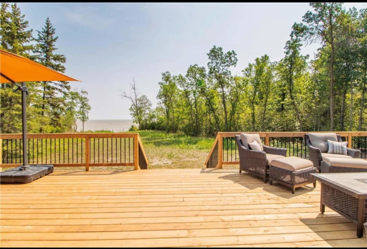 Lakefront Retreat In Gimli, Mb! - Manitoba