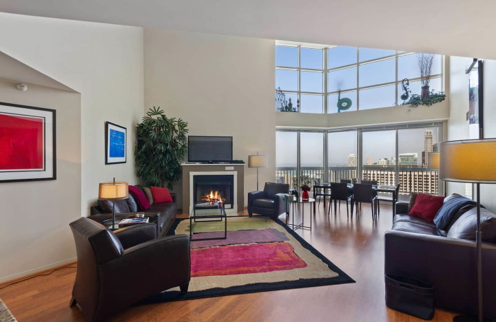 2-story Penthouse -Views, Fireplace, Pool, Gym - Lincoln Park - Chicago