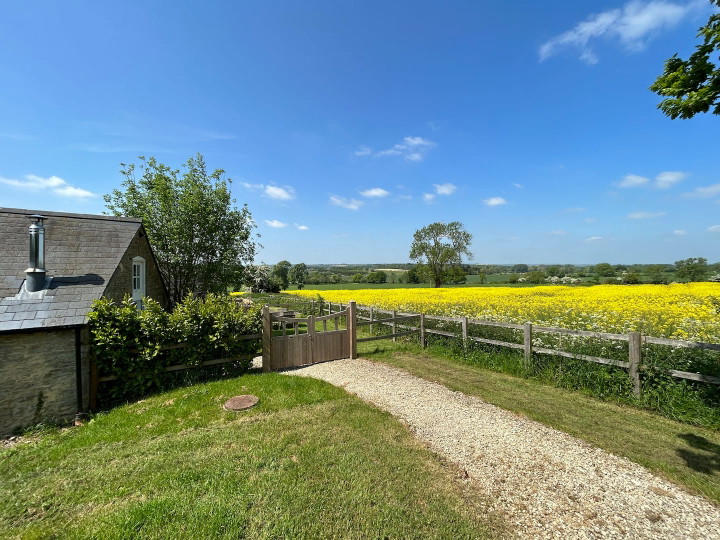 Charming Cotswold Cottage In A Private Setting - Chipping Norton