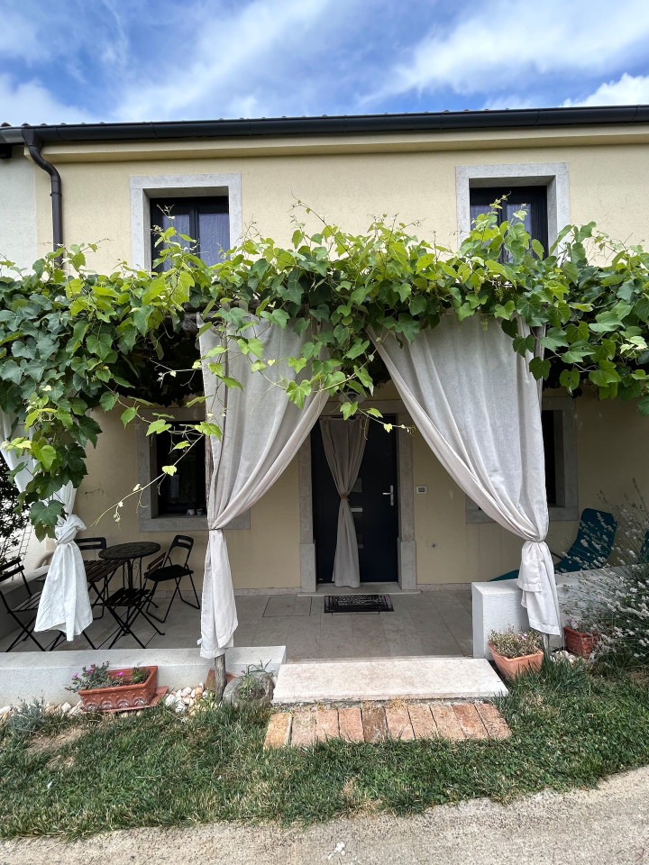Entire House, 10 Km From The Sea, Parking, Peace - Osp