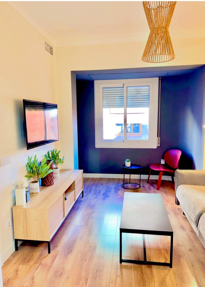 Bright & Quiet 4-person Apartment - L’Hospitalet de Llobregat