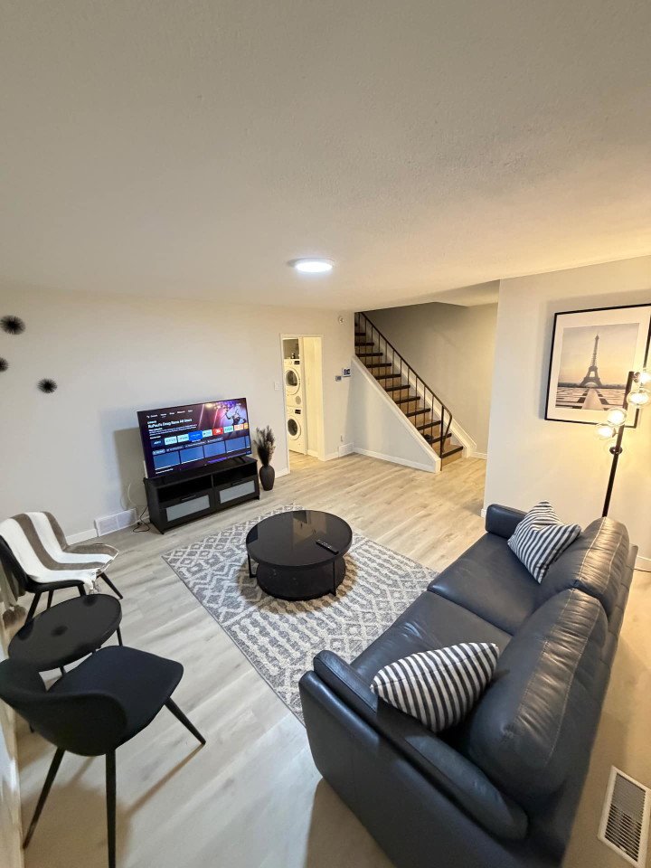 Beautiful And Spacious 3 Bedrooms & 3 Beds Home - Winnipeg