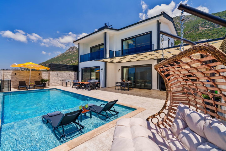 Kalkan Kördere Bölgesinde Manzaralı - Kalkan