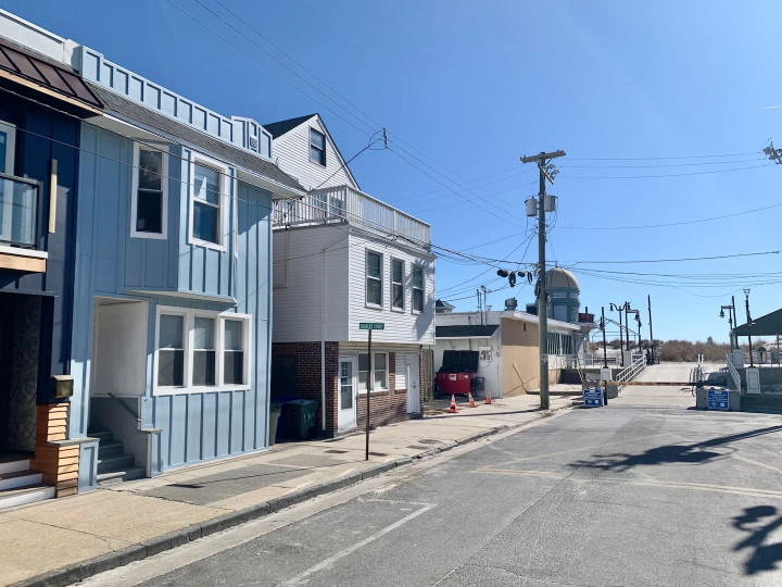 2nd House From Beach! Parking 5 Br/2ba Open Lr/kit - Atlantic City, NJ