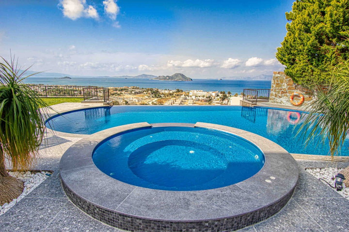 Vi̇lla Freedom 6 Room Villa,private Pool,sauna - Gümüşlük