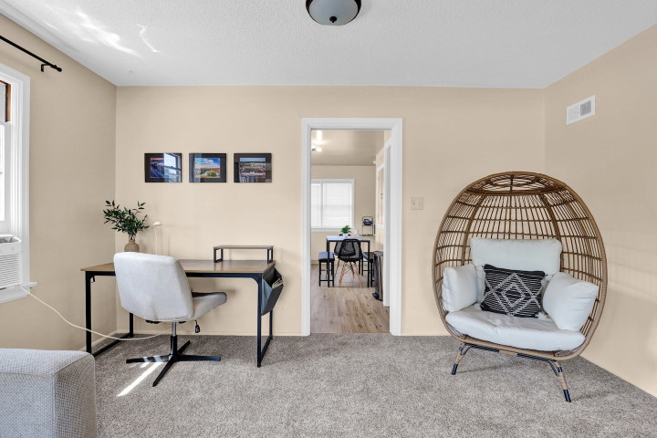 Sunny Downtown Apartment - Great Falls, MT