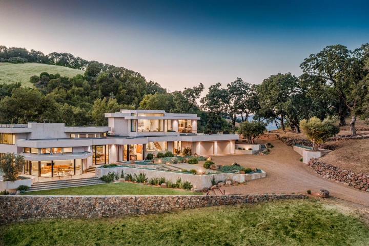 Design-led Modernist Estate Above Sonoma Valley - Petaluma, CA