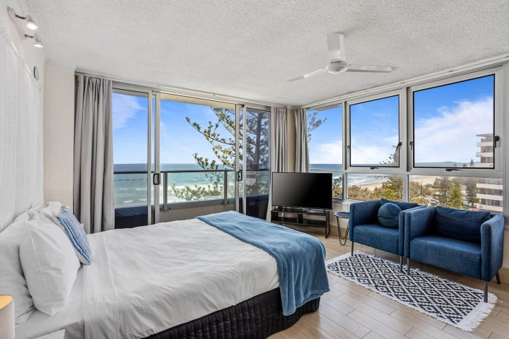 Unbeatable View: Charming Chateau Beachside Resort - Surfers Paradise