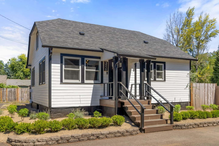 Camas Lakehouse With Private Hot Tub - Troutdale, OR