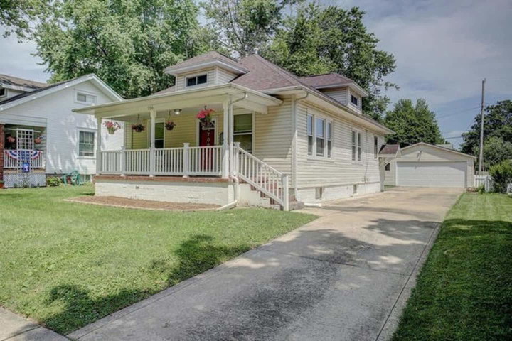 Comfy And Private Basement Suite Close To Downtown - Champaign, IL