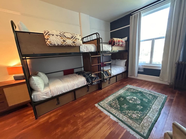 Premium Bunk Room W/common Bath - Ashland, OR