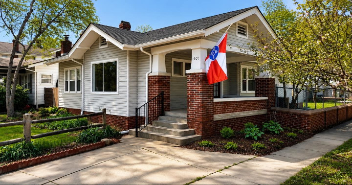 Deluxe Midtown 3br/2ba Sleeps 10! Yard + Fire Pit - Wichita, KS
