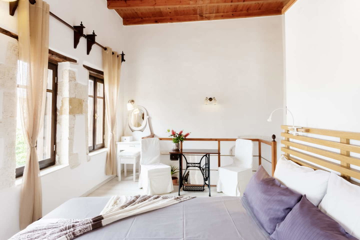 Renovated Corner House Hideaway Of Authentic Venetian Stone - Chania