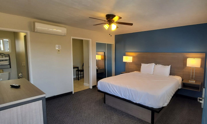 Deluxe King Bed Room - Pismo Beach, CA