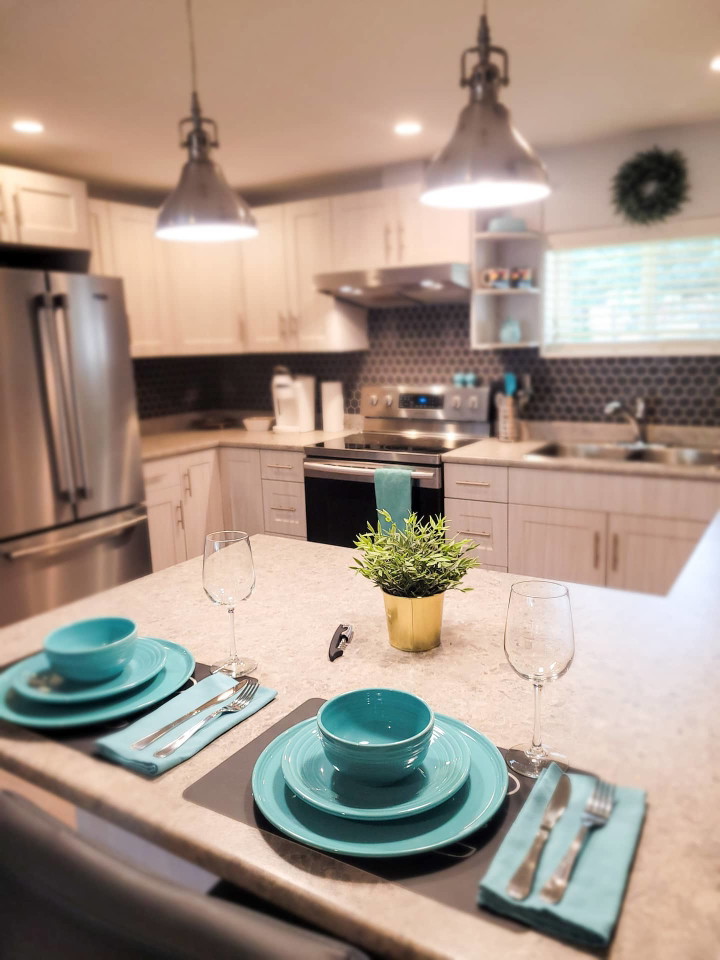 New & Private 2 Bedroom Suite + Office, 1.5 Baths - Smithers