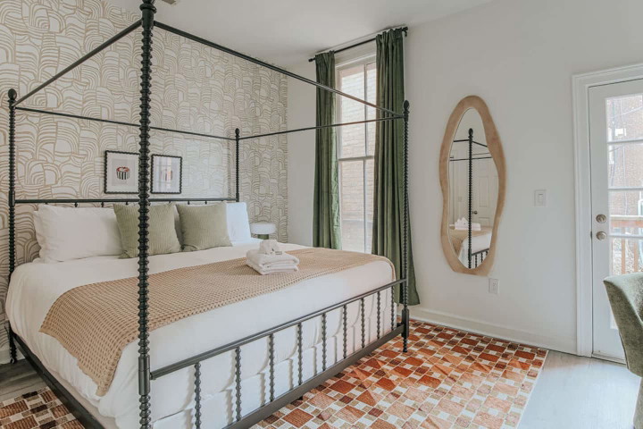 Daydream & Draft: Cozy Apartment Downtown Staunton - Staunton, VA