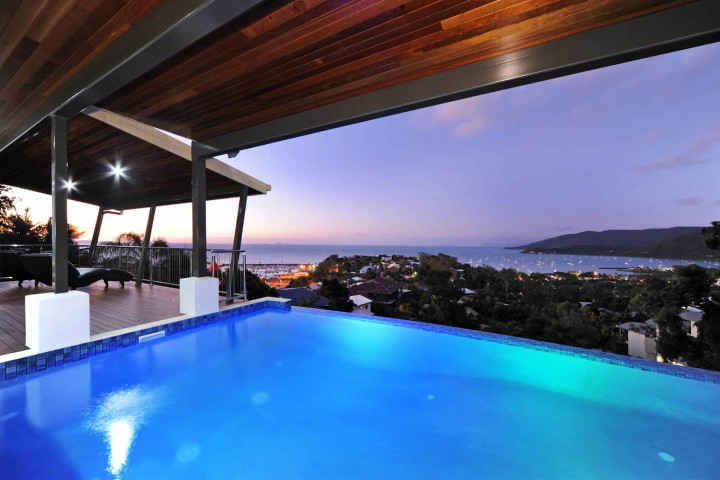 15 Kara - Stunning 5 Bedroom Home With Million Dollar Views, Walk To Airlie Beac - Airlie Beach