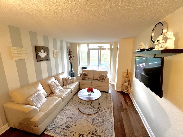 1 Bd+den/1bth Luxurious Condo - Markham, Canada