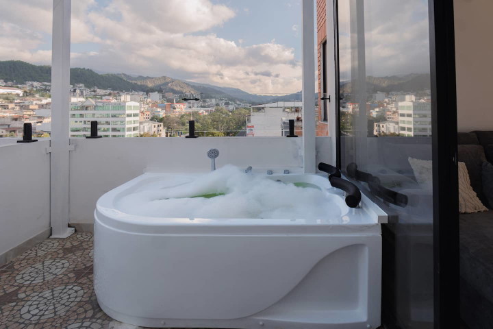 Central Building | Jacuzzi | 1 Min From Downtown And Mall - Ecuador