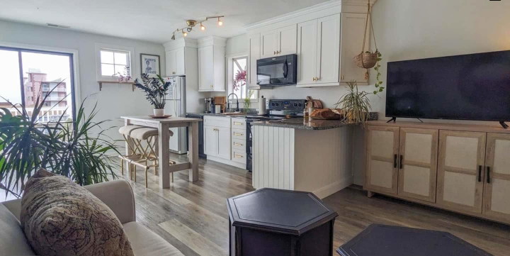Bright And Airy Oceanside Condo - Ocean City, MD