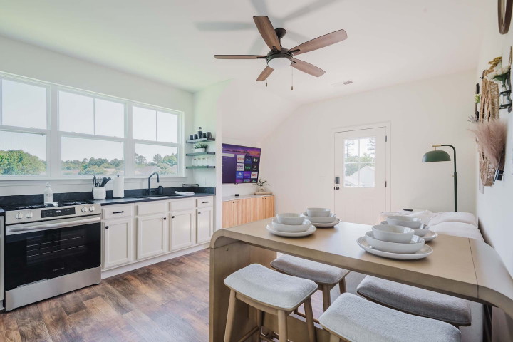 Walk2oldtown! Modern Lux Private Carriage House - Bluffton, SC