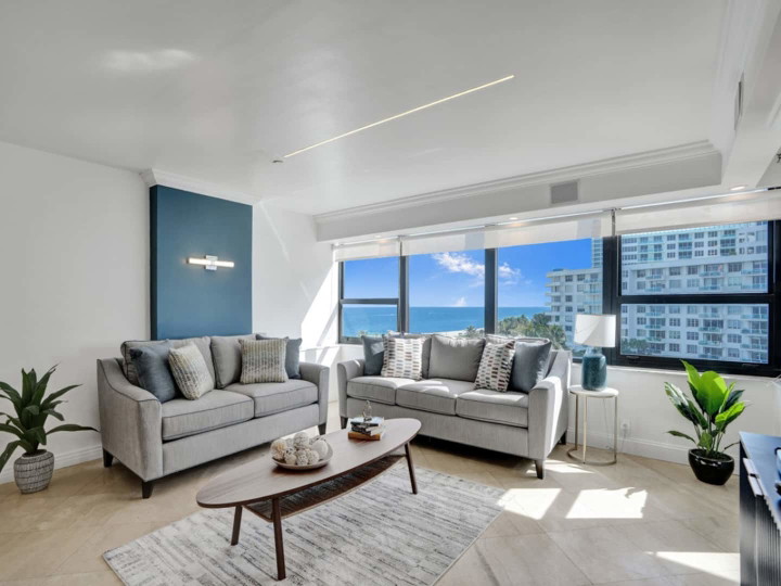 Spacious Ocean View Condo / Beach Service / 803 - Miami Beach, FL