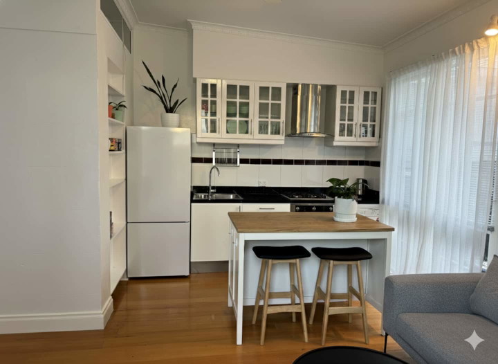 Historic 1860s Carriage House Retreat - Melbourne