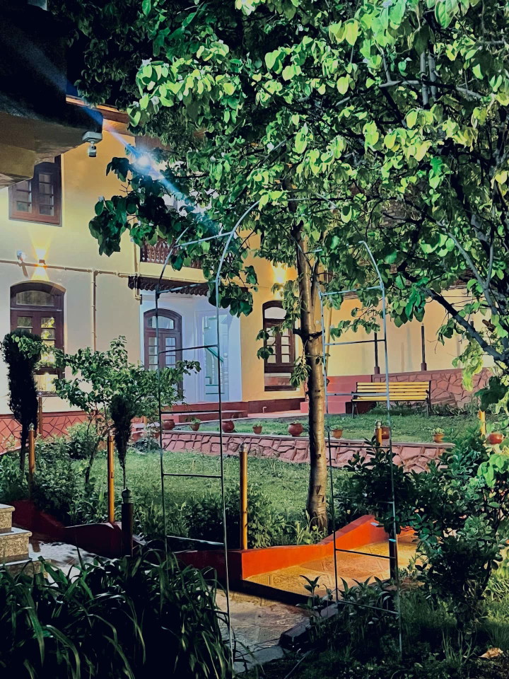 Hezzah Cottage (Entire Floor With Garden) - Srinagar