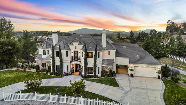 Chateau Vino- French Style Chalet Near Wineries - Temecula, CA