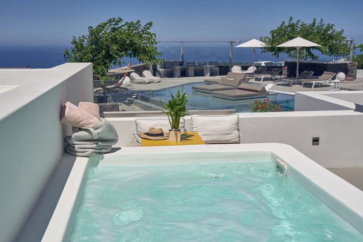 Romantic Suite! Private Outdoor Hot Tub! - Santorin