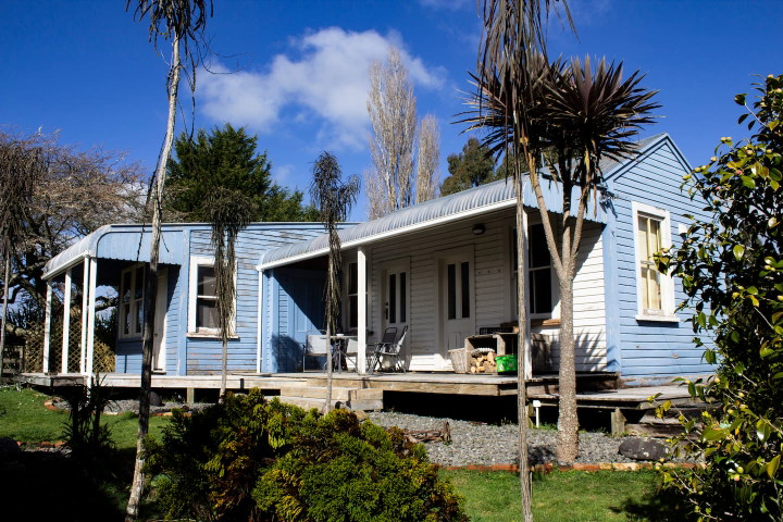 Quaint Rustic Cottage With A Wood Fire - Wairarapa