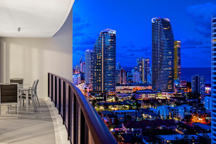 3 Bedroom Ocean Views Apartment In Broadbeach - Broadbeach