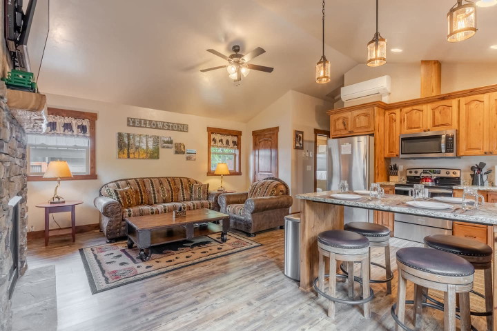 Whiskey Springs Cabin - West Yellowstone, MT