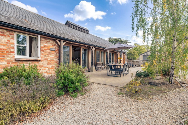 Collection Of Five Spacious Barns Near Faringdon - Oxfordshire