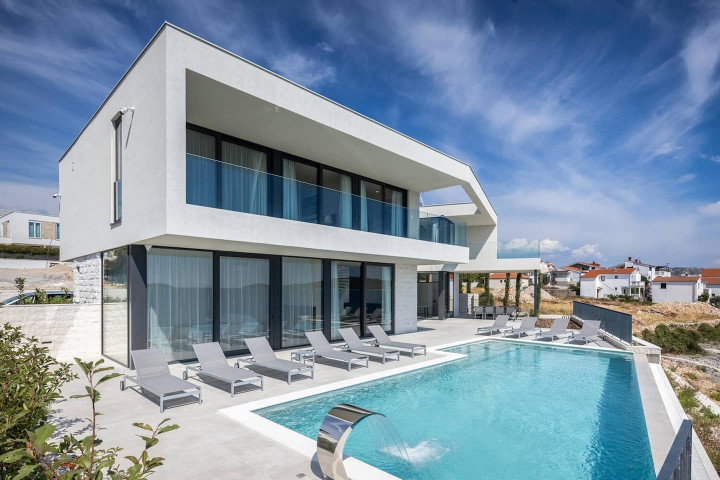 Villa Valiosa  Atemberaubende Strandvilla Mit Pool Und Sauna Für Zehn Gäste - Primošten