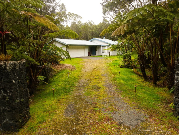 Volcano House In The Tropical Forest - Volcano, HI