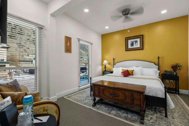 Club Hotel - Idaho Springs, CO