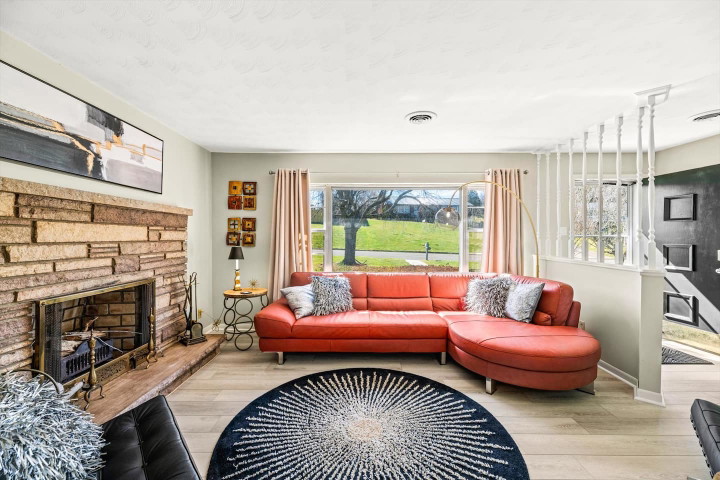 Mars Mid Mod: Stylish, Airy And Pleasant. Knoxville Tn - Knoxville, TN