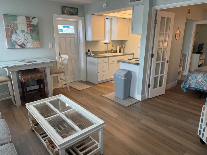 Charming Coastal & Cozy Seabreeze Condo - St. Pete Beach, FL