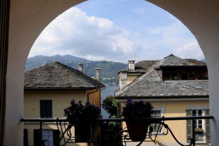 Edificio Del Siglo 17 En El Centro Histórico Del Lago De Orta - Orta San Giulio