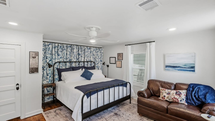 Century Oaks Cottage - College Station, TX