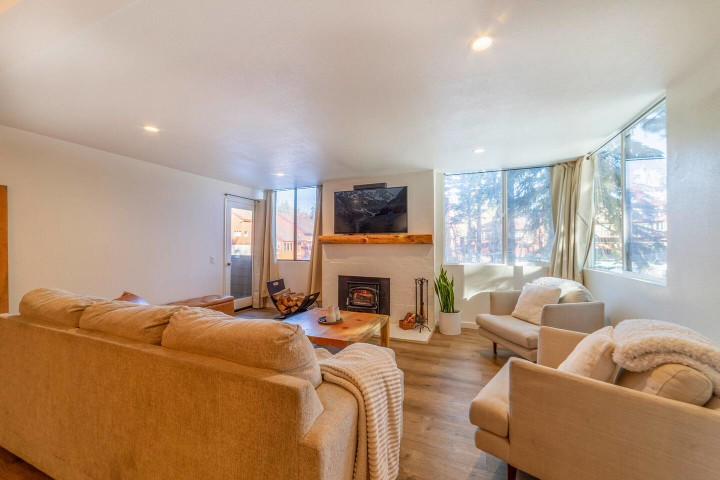 Modern Mtn Retreat | Walk To Gondola + Fireplace - Mammoth Mountain, CA