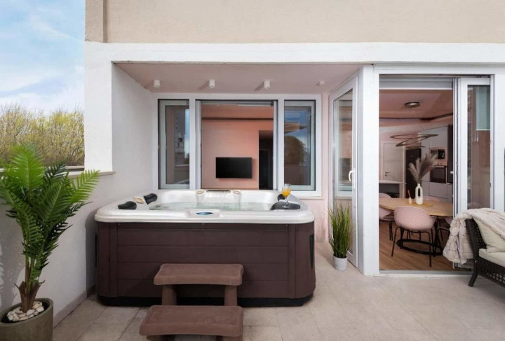 Appartement De Luxe Lumineux Avec Terrasse, Jacuzzi - Split