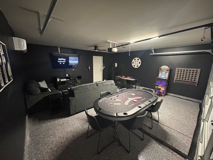 Family Friendly, With Entertainment For All Ages! - Bullhead City, AZ