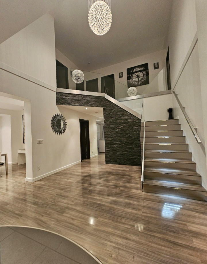 Luxury 4 Bedroom Home - Steinbach