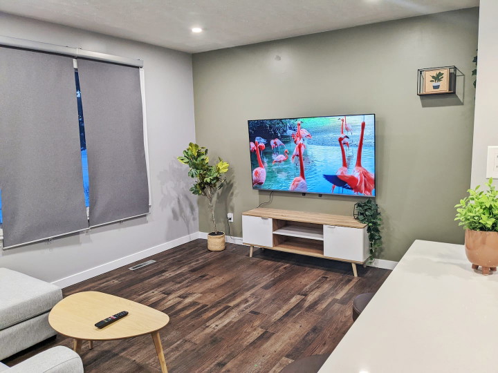 Modern, Spacious W/ Entertainment Area - Regina